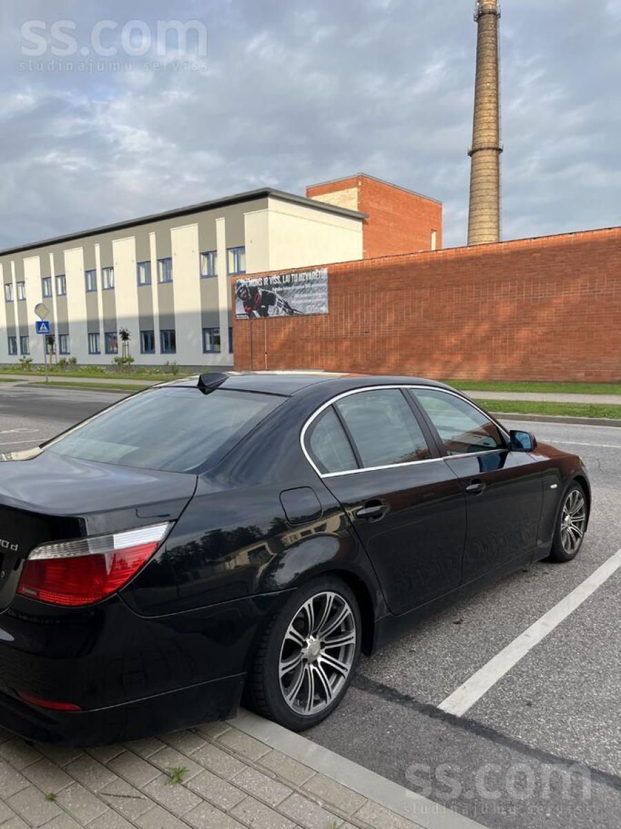 Black BMW 525 2005 in Valmiera, with an engine capacity of 2.50 L and mileage of 318 thousand km for 4000 €, photo 8 on AUTOMOTO.COM.LV