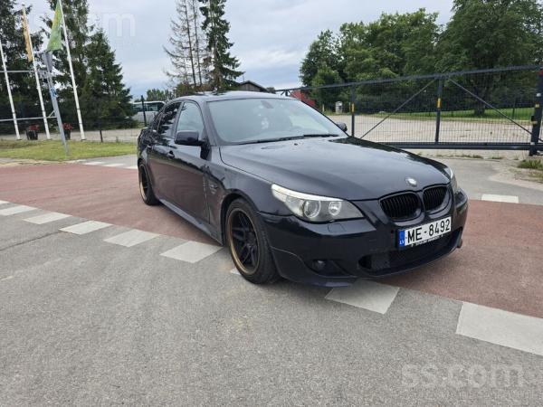 Melns BMW 525 2005 Tukums, ar dzinēja tilpumu 2.50 L un nobraukumu 522 tūkst. km par 3990 €, foto 3 vietnē AUTOMOTO.COM.LV