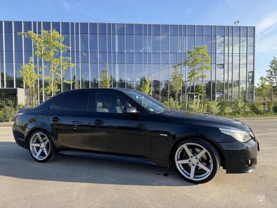 Melns BMW 525 2005 Viļņa, ar dzinēja tilpumu 2.50 L un nobraukumu 321 tūkst. km par 4399 €, foto 9 vietnē AUTOMOTO.COM.LV