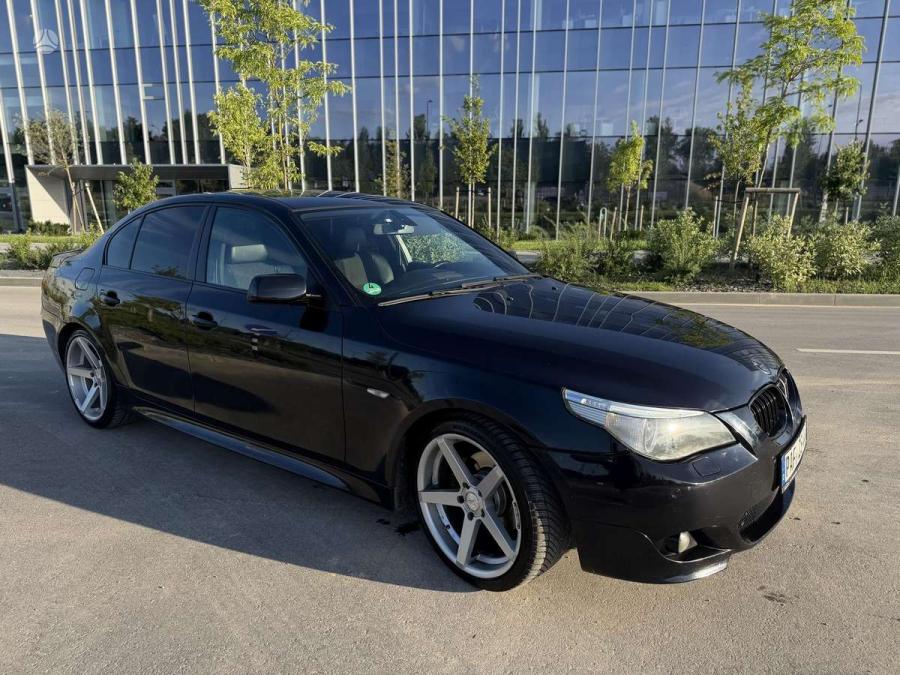 Melns BMW 525 2005 Viļņa, ar dzinēja tilpumu 2.50 L un nobraukumu 321 tūkst. km par 4399 €, foto 10 vietnē AUTOMOTO.COM.LV