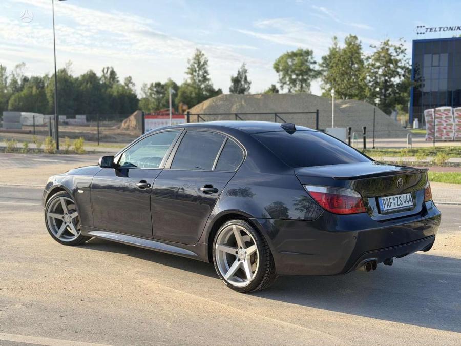 Melns BMW 525 2005 Viļņa, ar dzinēja tilpumu 2.50 L un nobraukumu 321 tūkst. km par 4399 €, foto 11 vietnē AUTOMOTO.COM.LV