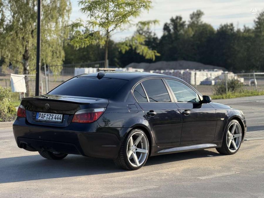 Melns BMW 525 2005 Viļņa, ar dzinēja tilpumu 2.50 L un nobraukumu 321 tūkst. km par 4399 €, foto 16 vietnē AUTOMOTO.COM.LV