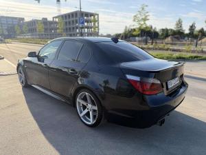 Melns BMW 525 2005 Viļņa, ar dzinēja tilpumu 2.50 L un nobraukumu 321 tūkst. km par 4399 €, foto 19 vietnē AUTOMOTO.COM.LV
