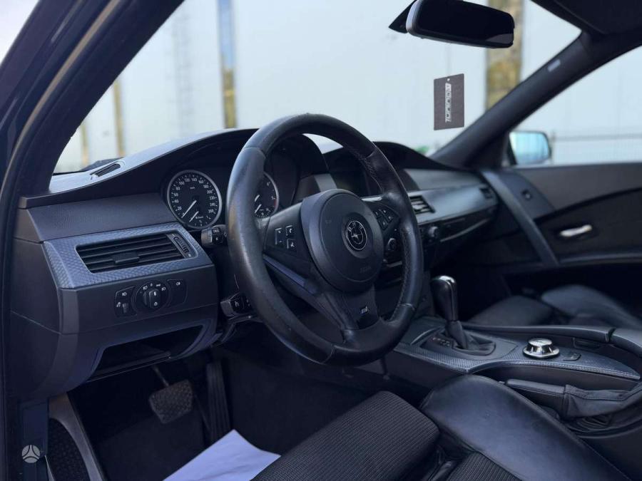 Melns BMW 525 2005 Viļņa, ar dzinēja tilpumu 2.50 L un nobraukumu 321 tūkst. km par 4399 €, foto 24 vietnē AUTOMOTO.COM.LV