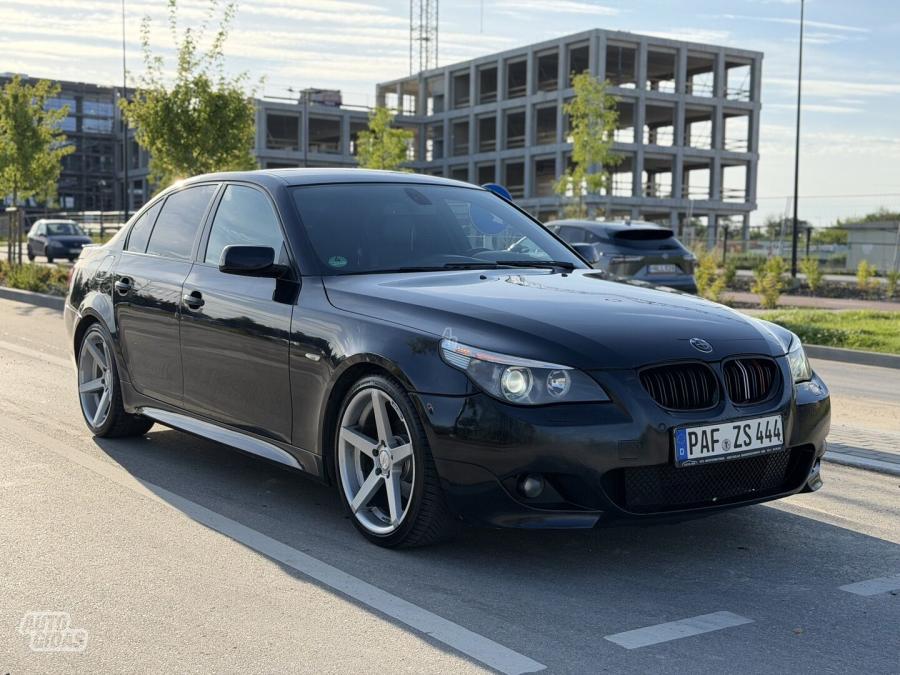 Black BMW 525 2005 in Vilnius, with an engine capacity of 2.50 L and mileage of 321 thousand km for 4350 €, photo 4 on AUTOMOTO.COM.LV