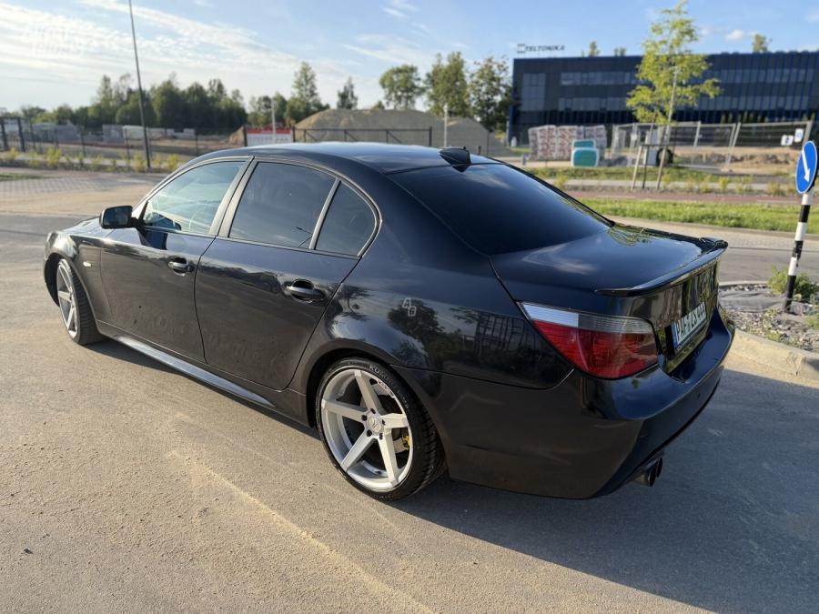 Black BMW 525 2005 in Vilnius, with an engine capacity of 2.50 L and mileage of 321 thousand km for 4350 €, photo 14 on AUTOMOTO.COM.LV