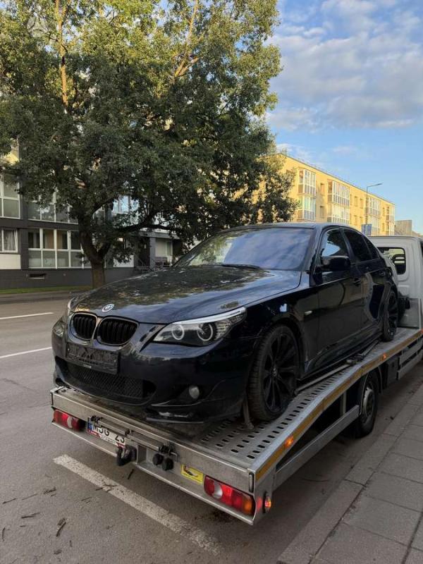 Black BMW 525 2005 in Vilnius, with an engine capacity of 2.50 L and mileage of 450 thousand km for 3650 €, photo 1 on AUTOMOTO.COM.LV