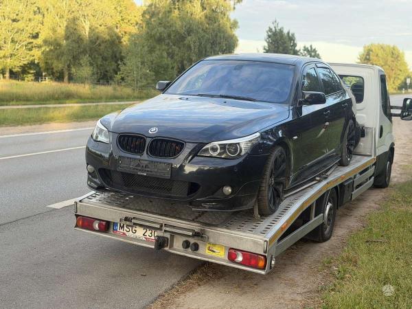 Black BMW 525 2005 in Vilnius, with an engine capacity of 2.50 L and mileage of 450 thousand km for 3650 €, photo 4 on AUTOMOTO.COM.LV