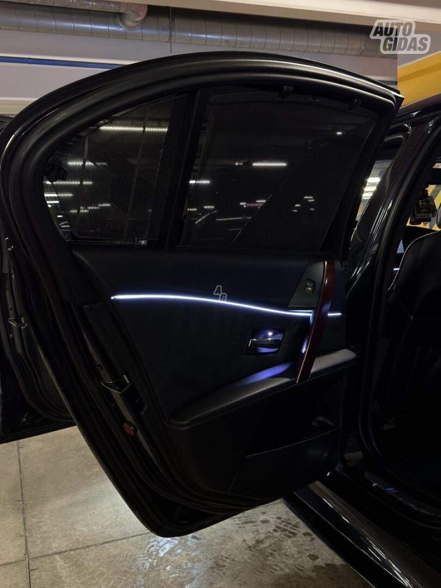 Melns BMW 525 2005 Viļņa, ar dzinēja tilpumu 2.50 L un nobraukumu 460 tūkst. km par 3599 €, foto 16 vietnē AUTOMOTO.COM.LV