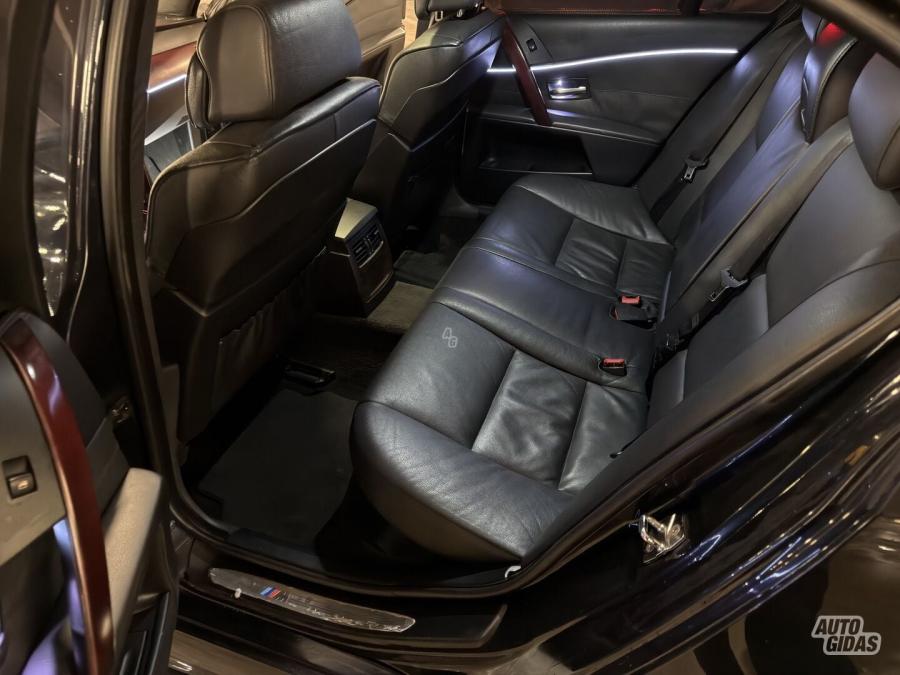 Melns BMW 525 2005 Viļņa, ar dzinēja tilpumu 2.50 L un nobraukumu 460 tūkst. km par 3599 €, foto 17 vietnē AUTOMOTO.COM.LV