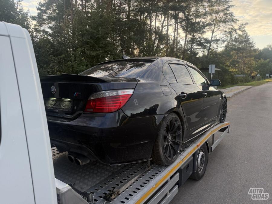 Melns BMW 525 2005 Viļņa, ar dzinēja tilpumu 2.50 L un nobraukumu 460 tūkst. km par 3599 €, foto 23 vietnē AUTOMOTO.COM.LV
