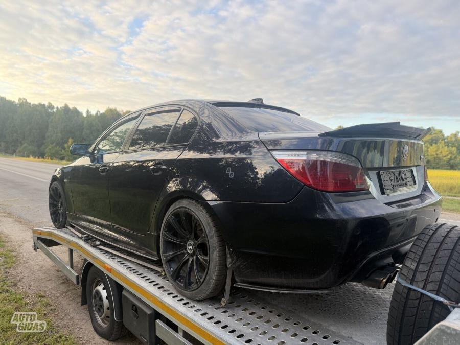Melns BMW 525 2005 Viļņa, ar dzinēja tilpumu 2.50 L un nobraukumu 460 tūkst. km par 3599 €, foto 24 vietnē AUTOMOTO.COM.LV