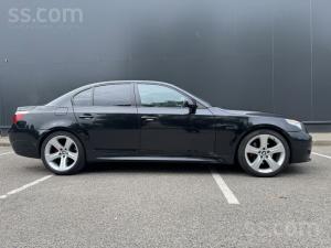 Black BMW 525 2005 in Riga, with an engine capacity of 2.50 L and mileage of 370 thousand km for 4600 €, photo 4 on AUTOMOTO.COM.LV