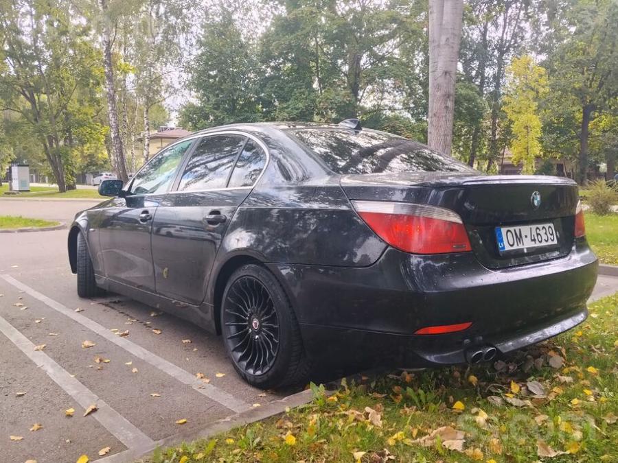 Black BMW 525 2005 in Riga, with an engine capacity of 2.50 L and mileage of 416 thousand km for 3490 €, photo 8 on AUTOMOTO.COM.LV