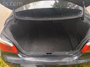 Black BMW 525 2005 in Riga, with an engine capacity of 2.50 L and mileage of 416 thousand km for 3490 €, photo 17 on AUTOMOTO.COM.LV