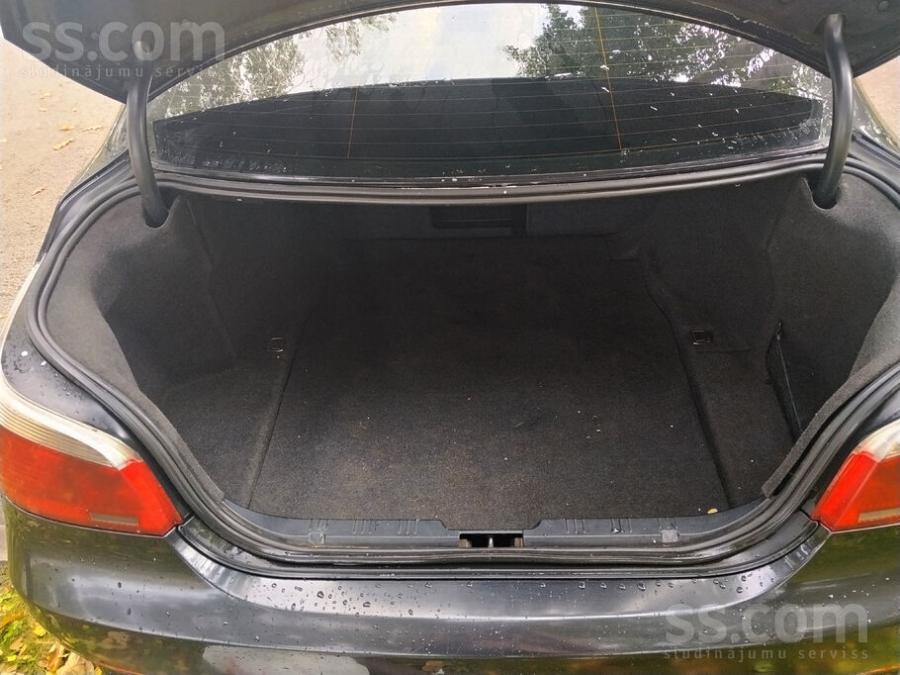 Black BMW 525 2005 in Riga, with an engine capacity of 2.50 L and mileage of 416 thousand km for 3490 €, photo 17 on AUTOMOTO.COM.LV