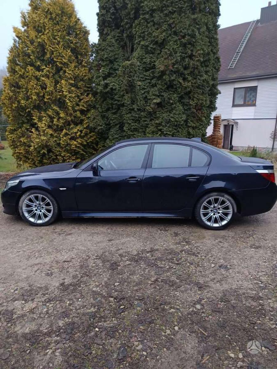 Black BMW 525 2006 in Vilnius, with an engine capacity of 2.50 L and mileage of 398 thousand km for 3800 €, photo 3 on AUTOMOTO.COM.LV