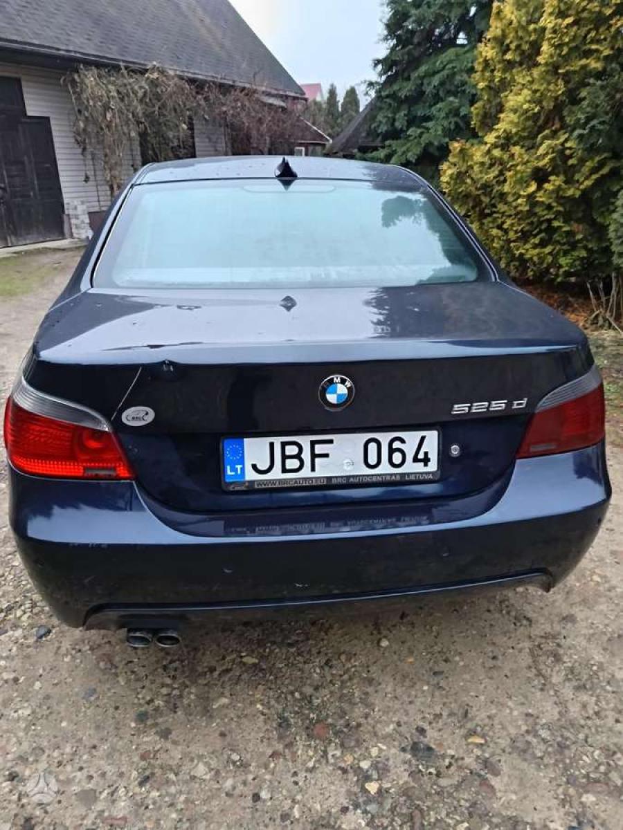 Black BMW 525 2006 in Vilnius, with an engine capacity of 2.50 L and mileage of 398 thousand km for 3800 €, photo 5 on AUTOMOTO.COM.LV