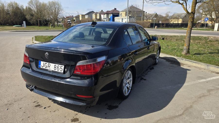 Melns BMW 525 2006 Viļņa, ar dzinēja tilpumu 2.50 L un nobraukumu 422 tūkst. km par 2900 €, foto 4 vietnē AUTOMOTO.COM.LV