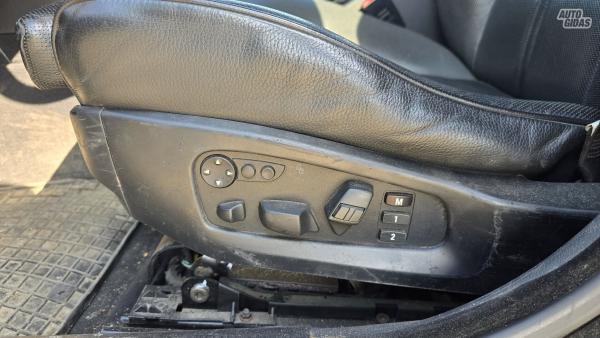 Black BMW 525 2006 in Vilnius, with an engine capacity of 2.50 L and mileage of 422 thousand km for 2900 €, photo 5 on AUTOMOTO.COM.LV