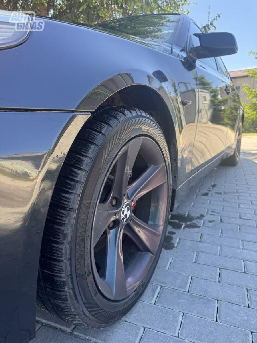 Black BMW 525 2006 in Telschi, with an engine capacity of 2.50 L and mileage of 450 thousand km for 3400 €, photo 9 on AUTOMOTO.COM.LV