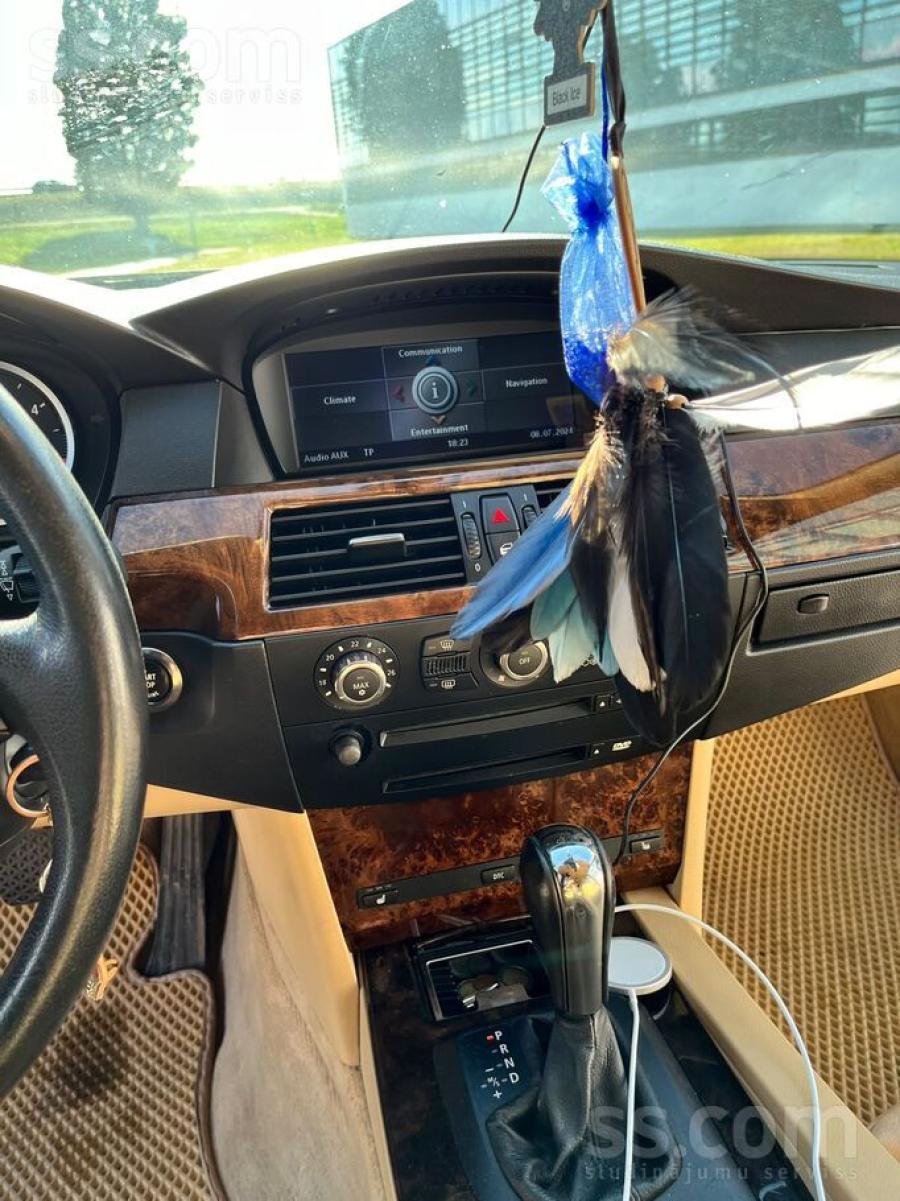 Melns BMW 525 2006 Daugavpils, ar dzinēja tilpumu 2.50 L un nobraukumu 302 tūkst. km par 4400 €, foto 14 vietnē AUTOMOTO.COM.LV