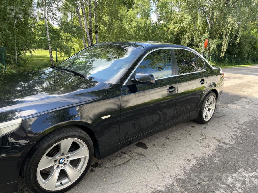 Black BMW 525 2006 in Dobele, with an engine capacity of 2.50 L and mileage of 374 thousand km for 3900 €, photo 12 on AUTOMOTO.COM.LV