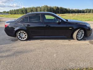 Black BMW 525 2006 in Riga, with an engine capacity of 2.50 L and mileage of 303 thousand km for 6500 €, photo 4 on AUTOMOTO.COM.LV