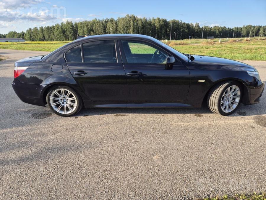 Black BMW 525 2006 in Riga, with an engine capacity of 2.50 L and mileage of 303 thousand km for 6500 €, photo 4 on AUTOMOTO.COM.LV