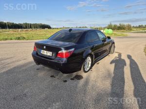 Black BMW 525 2006 in Riga, with an engine capacity of 2.50 L and mileage of 303 thousand km for 6500 €, photo 5 on AUTOMOTO.COM.LV