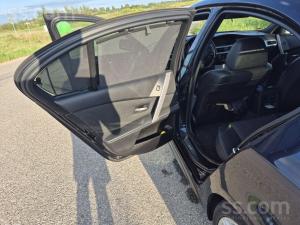 Black BMW 525 2006 in Riga, with an engine capacity of 2.50 L and mileage of 303 thousand km for 6500 €, photo 10 on AUTOMOTO.COM.LV