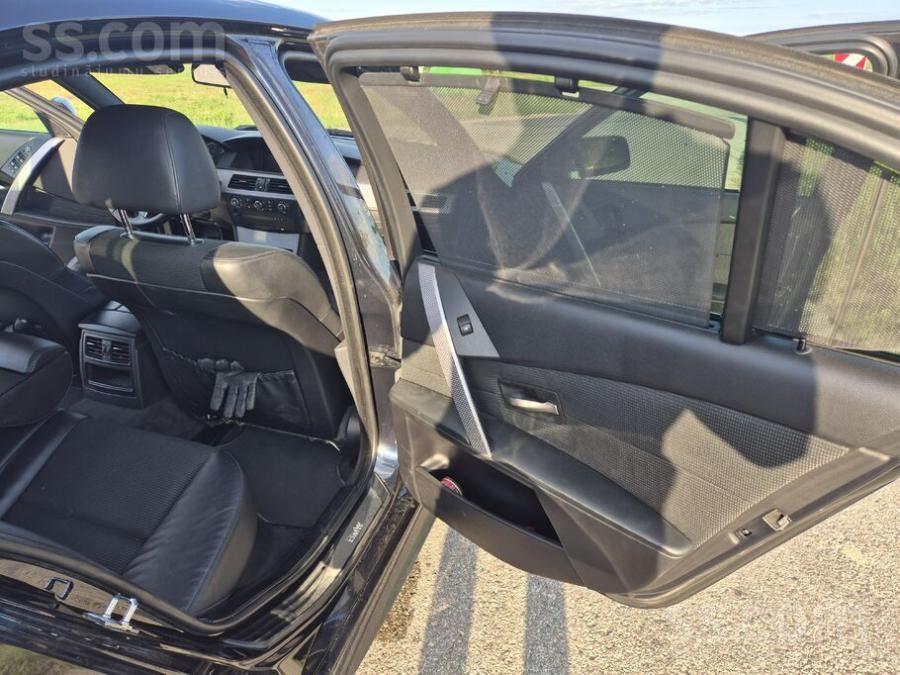 Black BMW 525 2006 in Riga, with an engine capacity of 2.50 L and mileage of 303 thousand km for 6500 €, photo 13 on AUTOMOTO.COM.LV