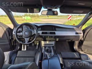 Black BMW 525 2006 in Riga, with an engine capacity of 2.50 L and mileage of 303 thousand km for 6500 €, photo 18 on AUTOMOTO.COM.LV