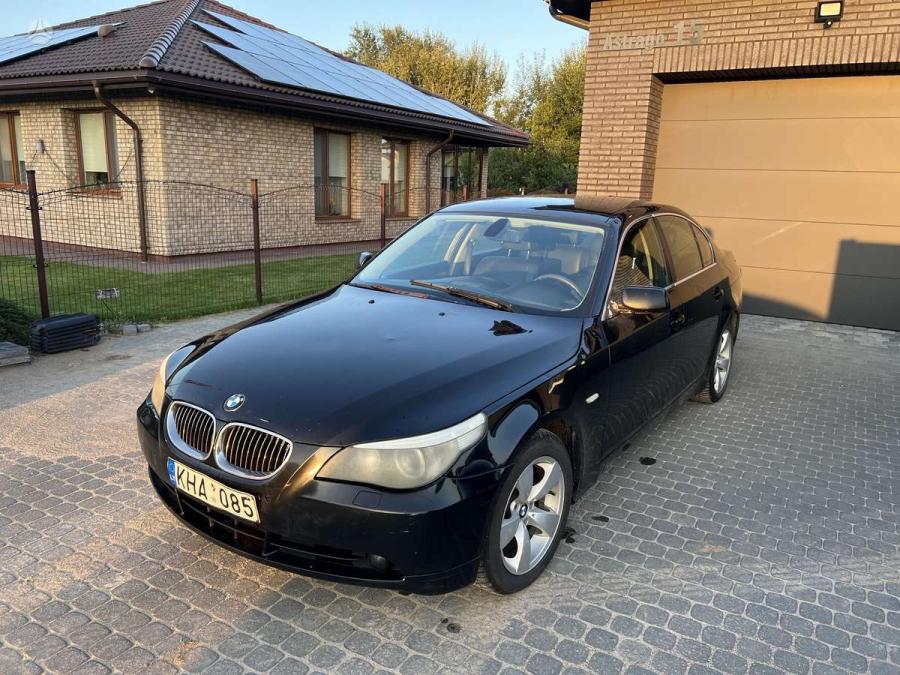 Black BMW 525 2006 in Kaunas, with an engine capacity of 2.50 L and mileage of 468 thousand km for 2599 €, photo 1 on AUTOMOTO.COM.LV