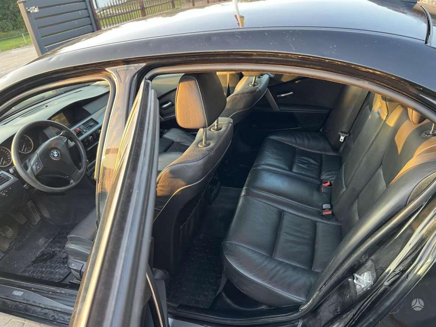 Black BMW 525 2006 in Kaunas, with an engine capacity of 2.50 L and mileage of 468 thousand km for 2599 €, photo 7 on AUTOMOTO.COM.LV