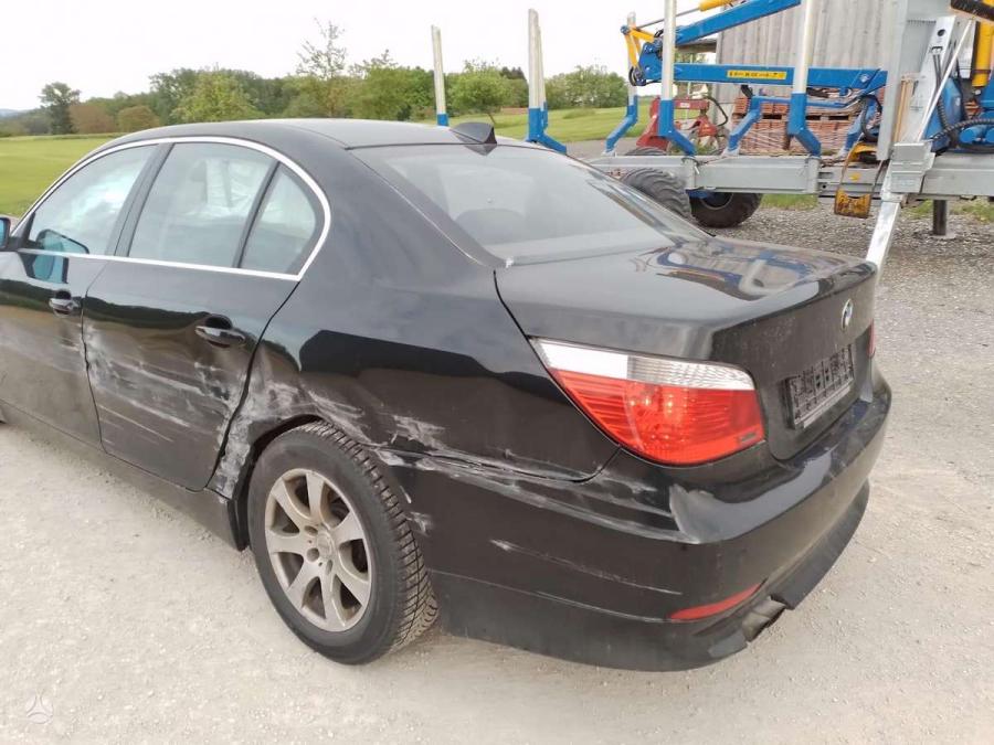 Melns BMW 525 2007 Marijampole, ar dzinēja tilpumu 2.50 L un nobraukumu 260 tūkst. km par 1850 €, foto 5 vietnē AUTOMOTO.COM.LV