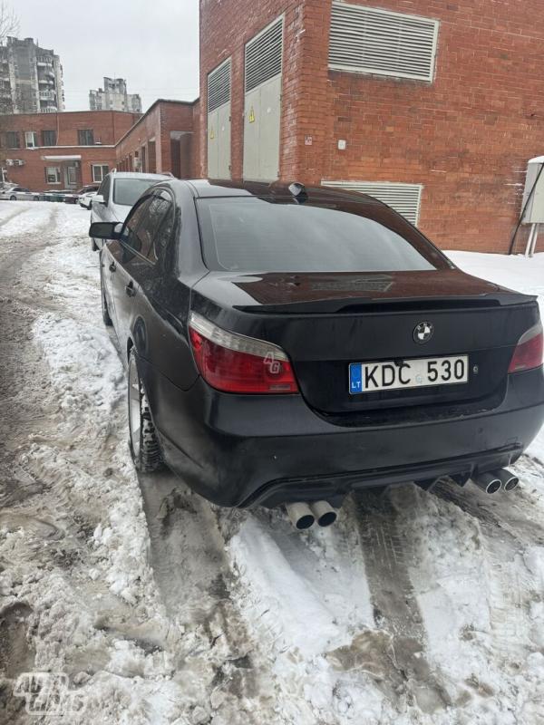 Melns BMW 525 2007 Viļņa, ar dzinēja tilpumu 3.00 L un nobraukumu 440 tūkst. km par 5200 €, foto 5 vietnē AUTOMOTO.COM.LV