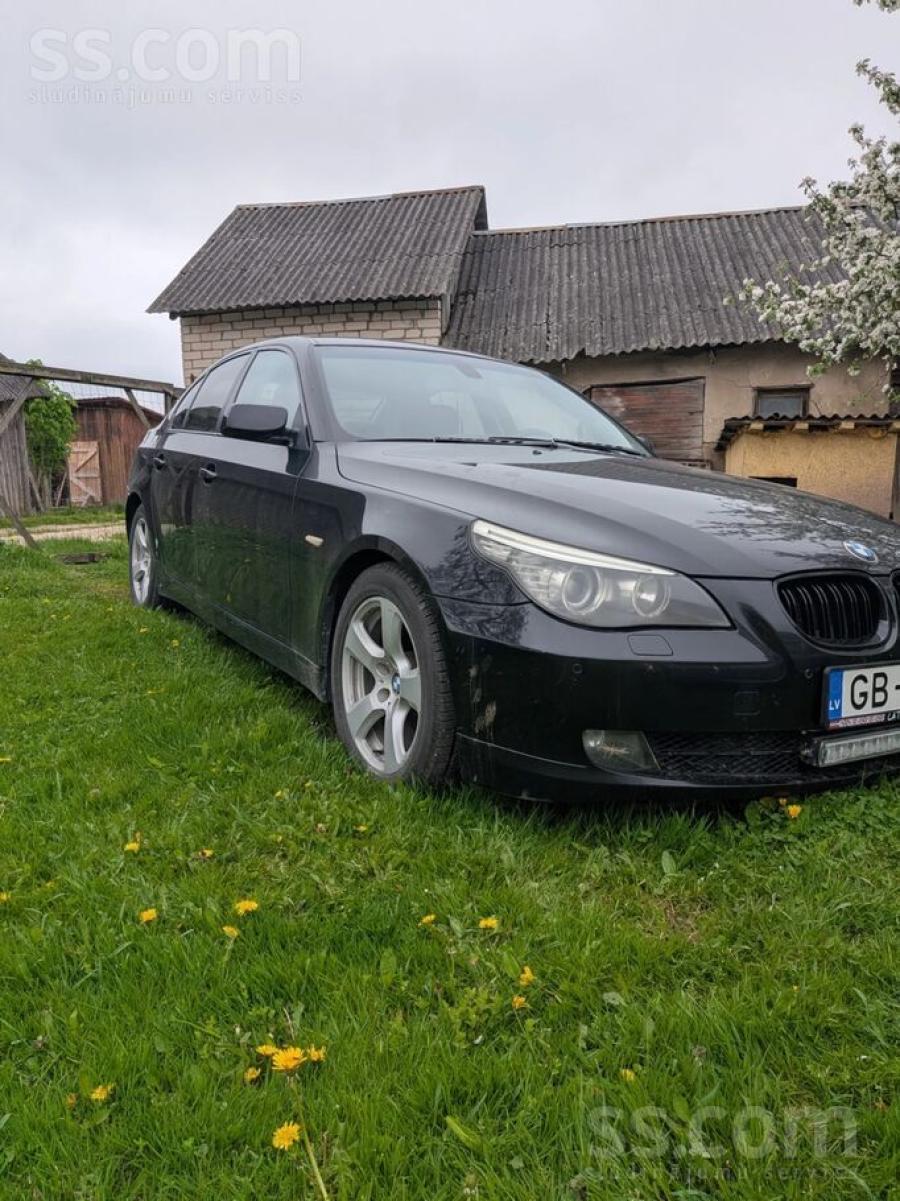 Black BMW 525 2007 in Aizkraukle, with an engine capacity of 3.00 L and mileage of 305 thousand km for 4200 €, photo 3 on AUTOMOTO.COM.LV