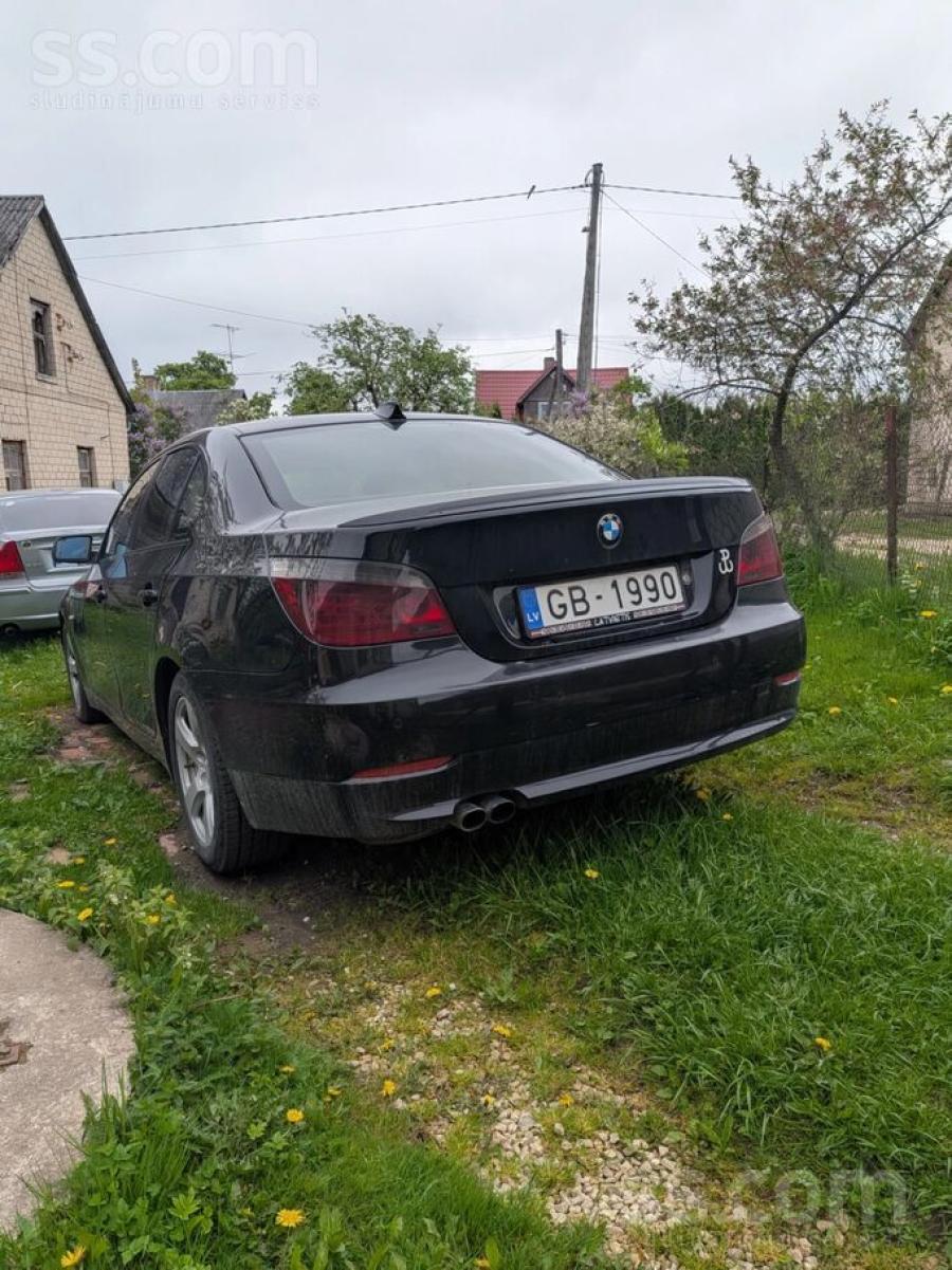 Black BMW 525 2007 in Aizkraukle, with an engine capacity of 3.00 L and mileage of 305 thousand km for 4200 €, photo 4 on AUTOMOTO.COM.LV