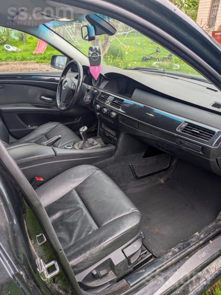 Black BMW 525 2007 in Aizkraukle, with an engine capacity of 3.00 L and mileage of 305 thousand km for 4200 €, photo 5 on AUTOMOTO.COM.LV