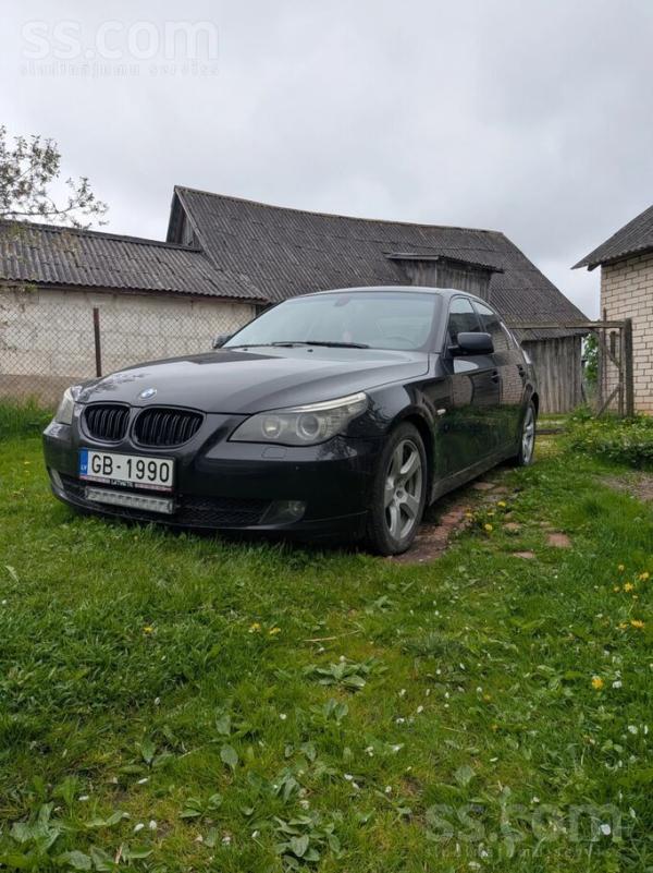 Black BMW 525 2007 in Aizkraukle, with an engine capacity of 3.00 L and mileage of 305 thousand km for 4200 €, photo 1 on AUTOMOTO.COM.LV