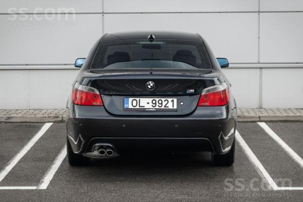 Black BMW 525 2007 in Riga, with an engine capacity of 2.50 L and mileage of 334 thousand km for 5990 €, photo 5 on AUTOMOTO.COM.LV