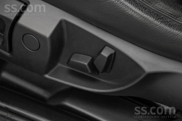 Black BMW 525 2007 in Riga, with an engine capacity of 2.50 L and mileage of 334 thousand km for 5990 €, photo 8 on AUTOMOTO.COM.LV