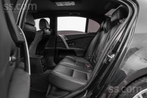 Black BMW 525 2007 in Riga, with an engine capacity of 2.50 L and mileage of 334 thousand km for 5990 €, photo 12 on AUTOMOTO.COM.LV