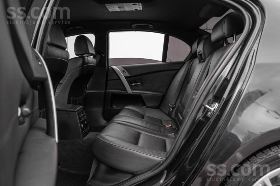 Black BMW 525 2007 in Riga, with an engine capacity of 2.50 L and mileage of 334 thousand km for 5990 €, photo 12 on AUTOMOTO.COM.LV