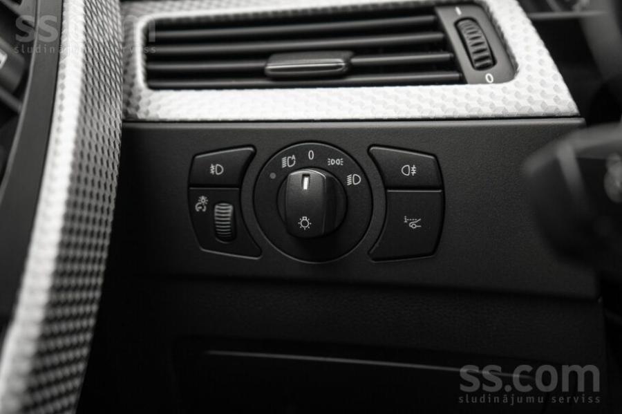 Black BMW 525 2007 in Riga, with an engine capacity of 2.50 L and mileage of 334 thousand km for 5990 €, photo 29 on AUTOMOTO.COM.LV