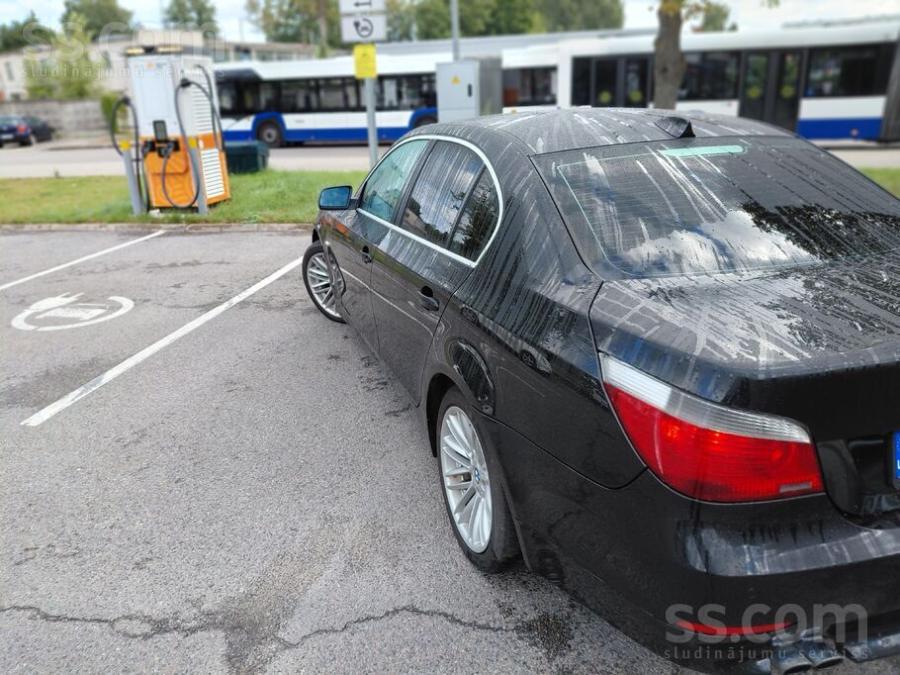 Black BMW 525 2007 in Riga, with an engine capacity of 2.50 L and mileage of 255 thousand km for 4999 €, photo 7 on AUTOMOTO.COM.LV