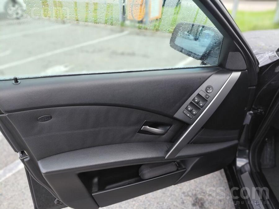 Black BMW 525 2007 in Riga, with an engine capacity of 2.50 L and mileage of 255 thousand km for 4999 €, photo 8 on AUTOMOTO.COM.LV
