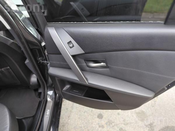 Melns BMW 525 2007 Rīga, ar dzinēja tilpumu 2.50 L un nobraukumu 255 tūkst. km par 4999 €, foto 10 vietnē AUTOMOTO.COM.LV