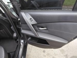 Black BMW 525 2007 in Riga, with an engine capacity of 2.50 L and mileage of 255 thousand km for 4999 €, photo 11 on AUTOMOTO.COM.LV